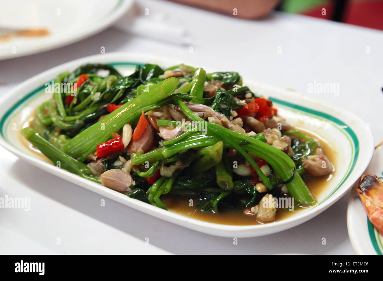 Chinese style fried garlic hi-res stock photography and images - Alamy