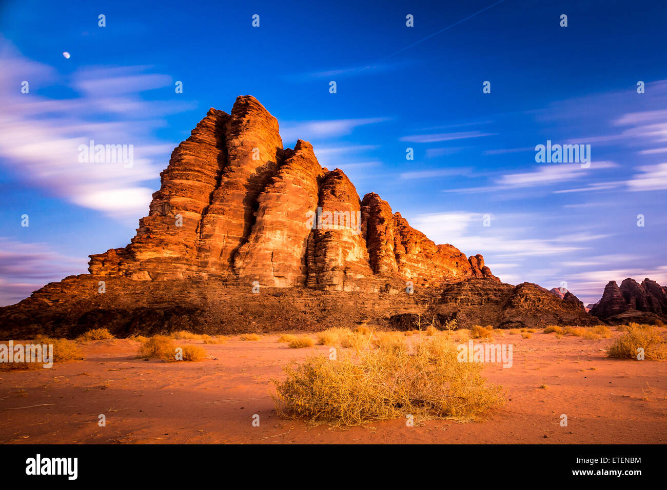 Wadi rum jordan hi-res stock photography and images - Alamy