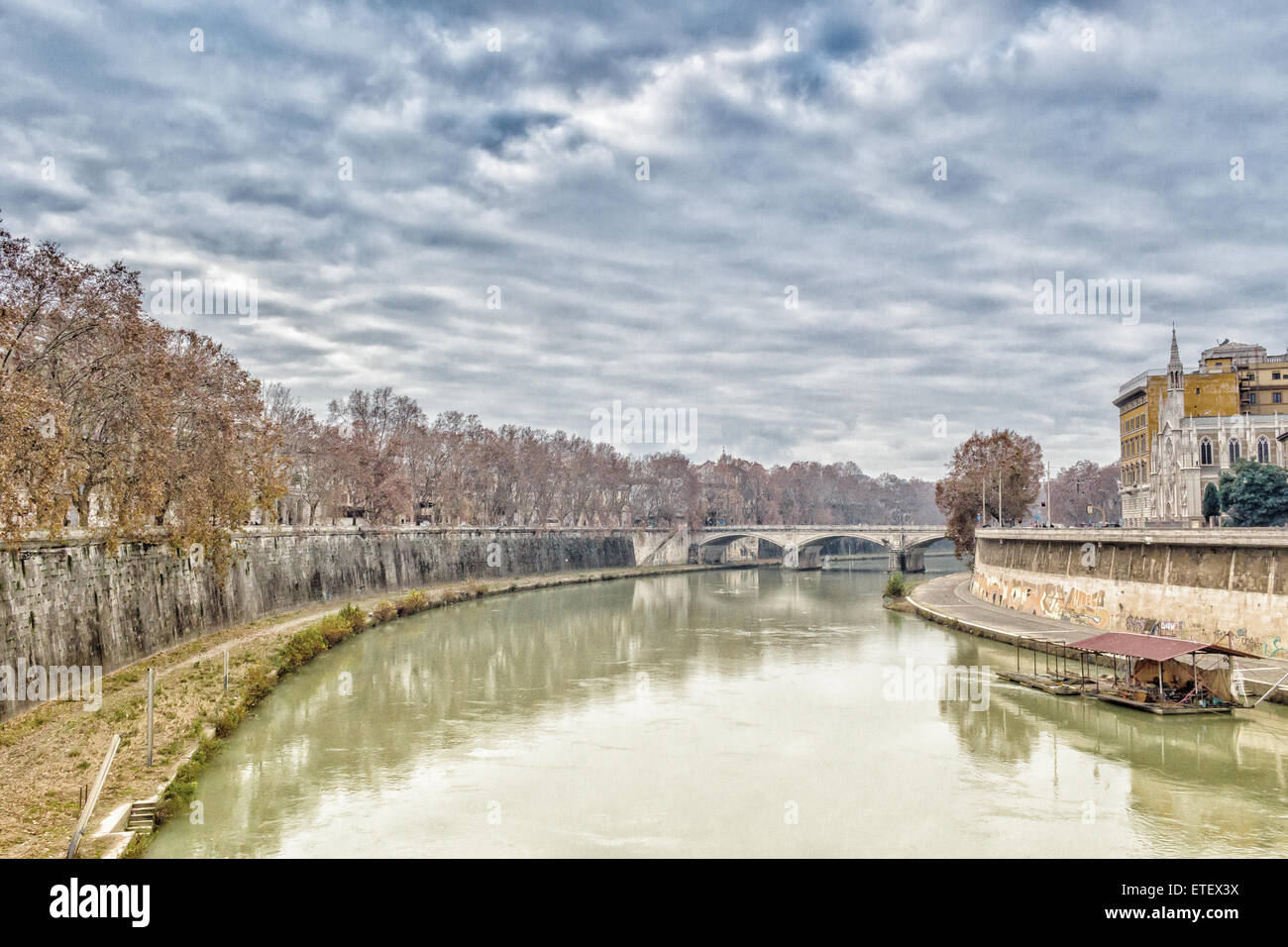 Bridge over the Tiber river in the center of Rome Stock Photo - Alamy