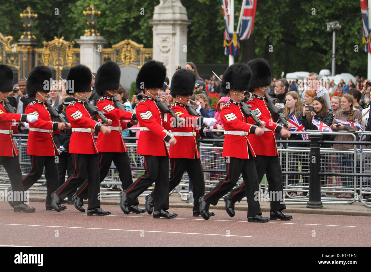 Queen riding side saddle hi-res stock photography and images - Alamy
