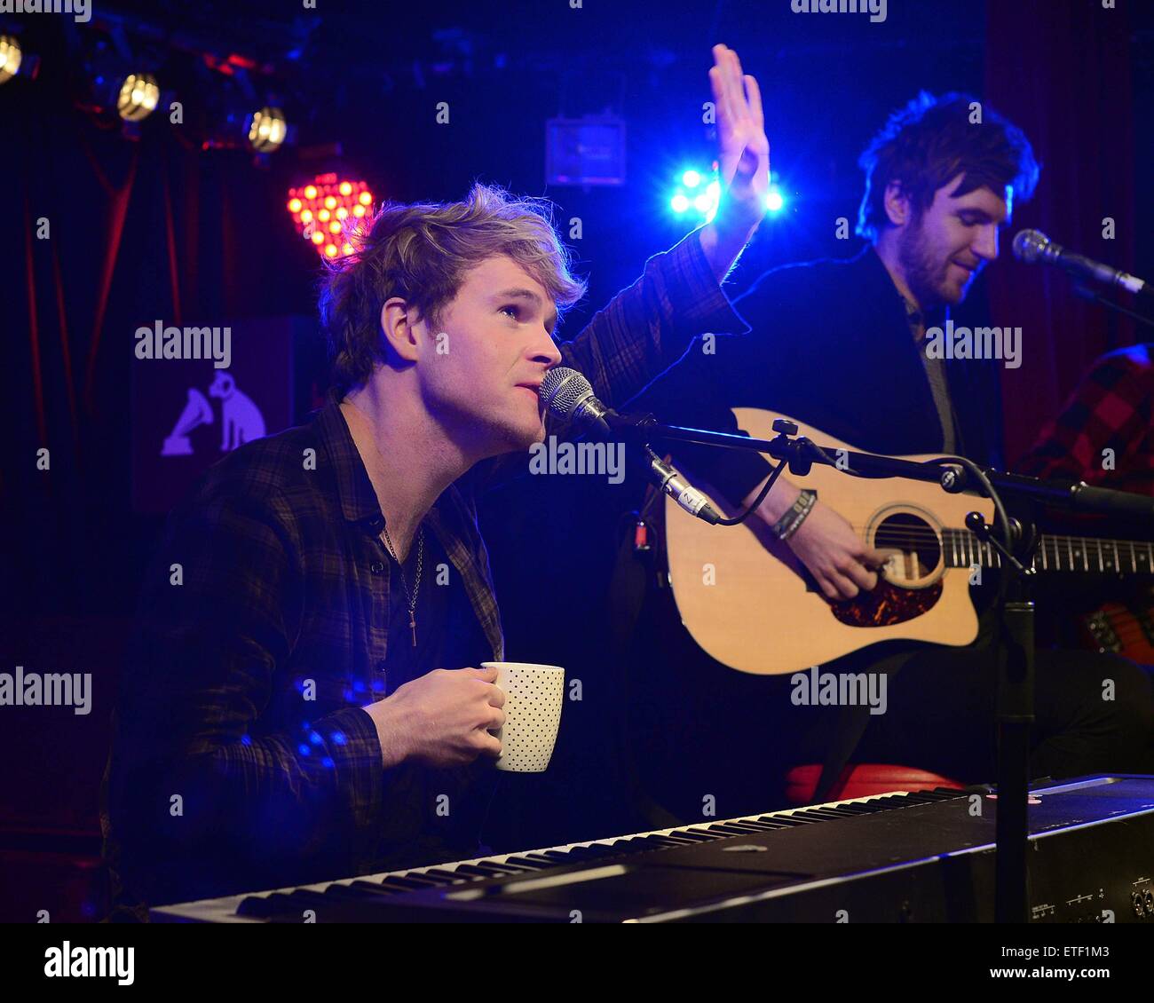 Kodaline performs an exclusive acoustic gig at HMV for 400 fans who ...