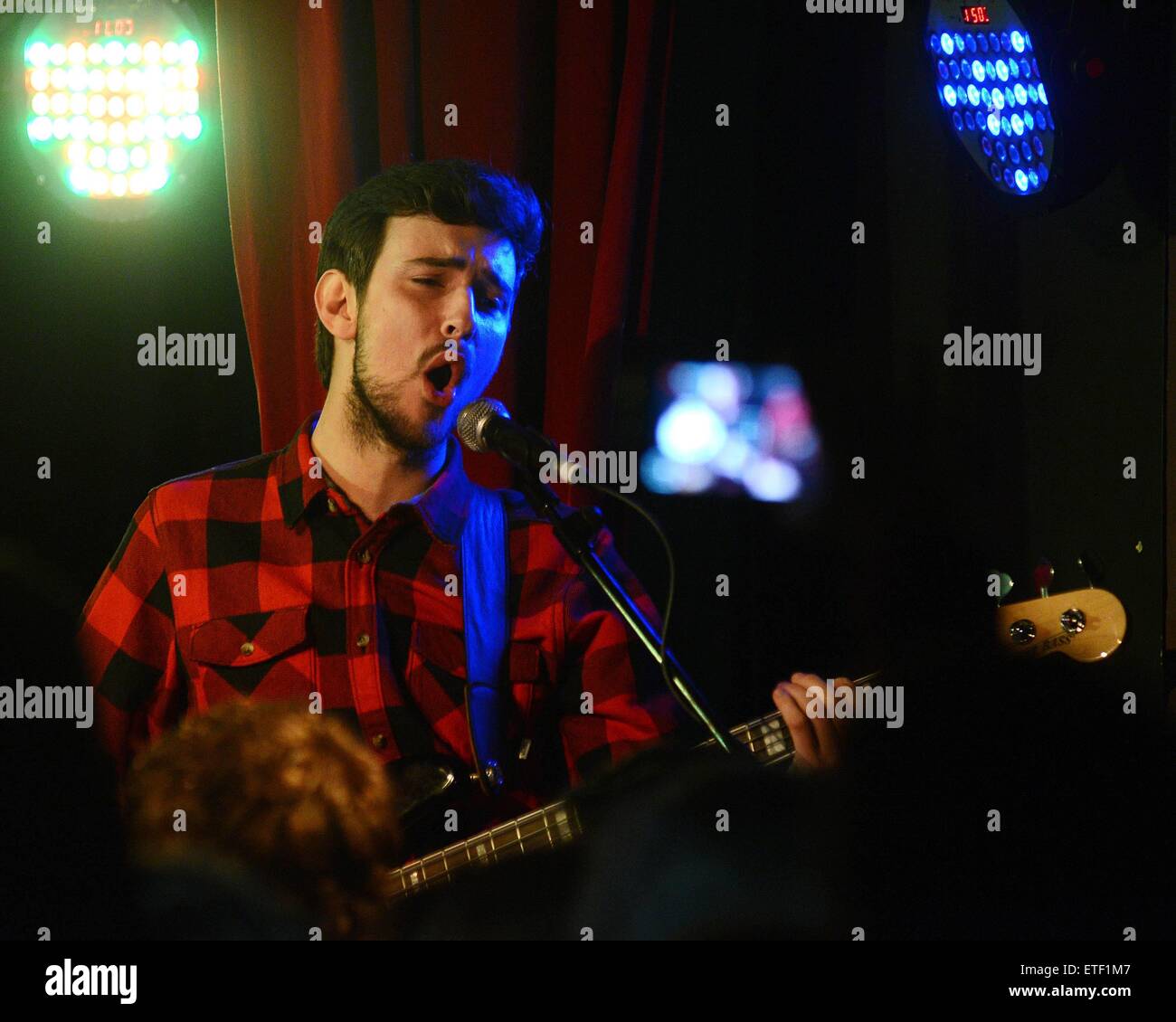 Kodaline performs an exclusive acoustic gig at HMV for 400 fans who ...