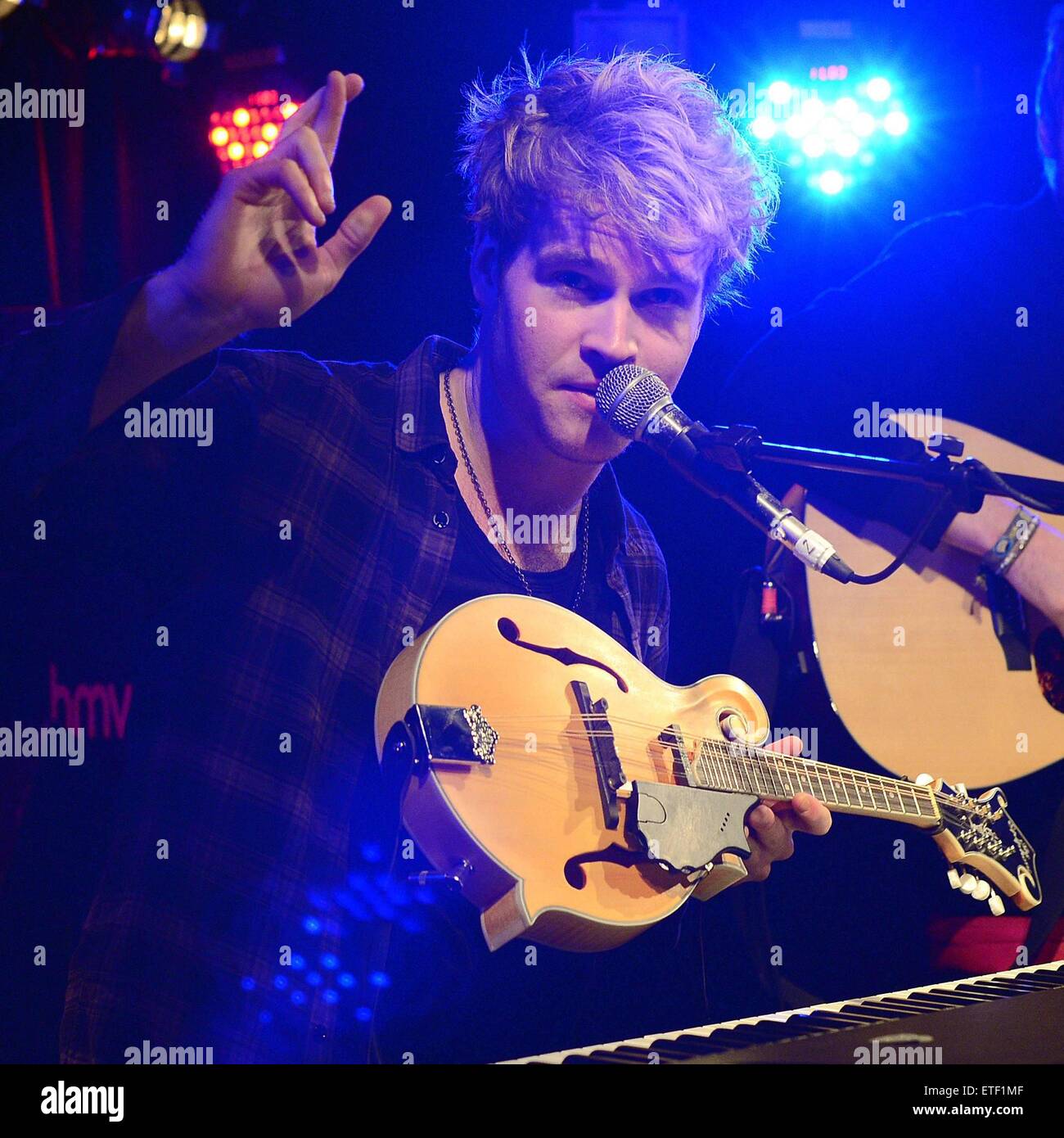 Kodaline performs an exclusive acoustic gig at HMV for 400 fans who ...