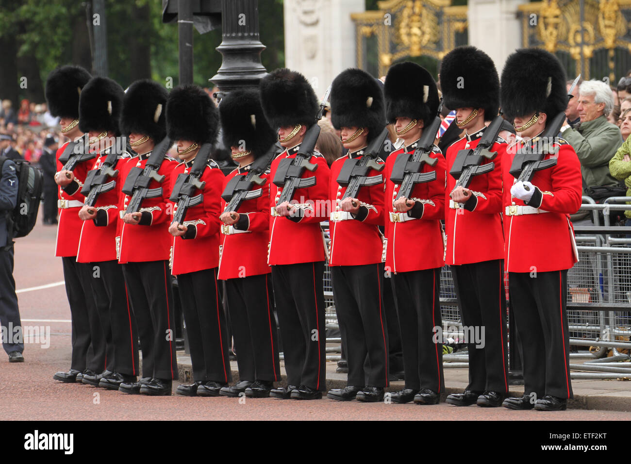 Queen riding side saddle hi-res stock photography and images - Alamy