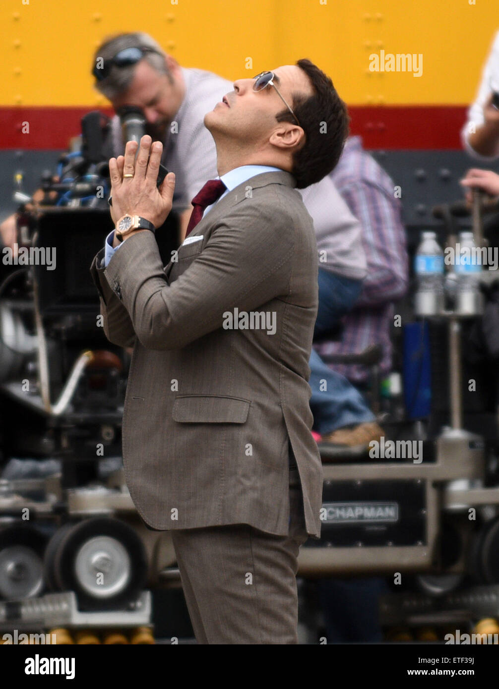 The 'Entourage' cast film an ending scene in Los Angeles for their ...