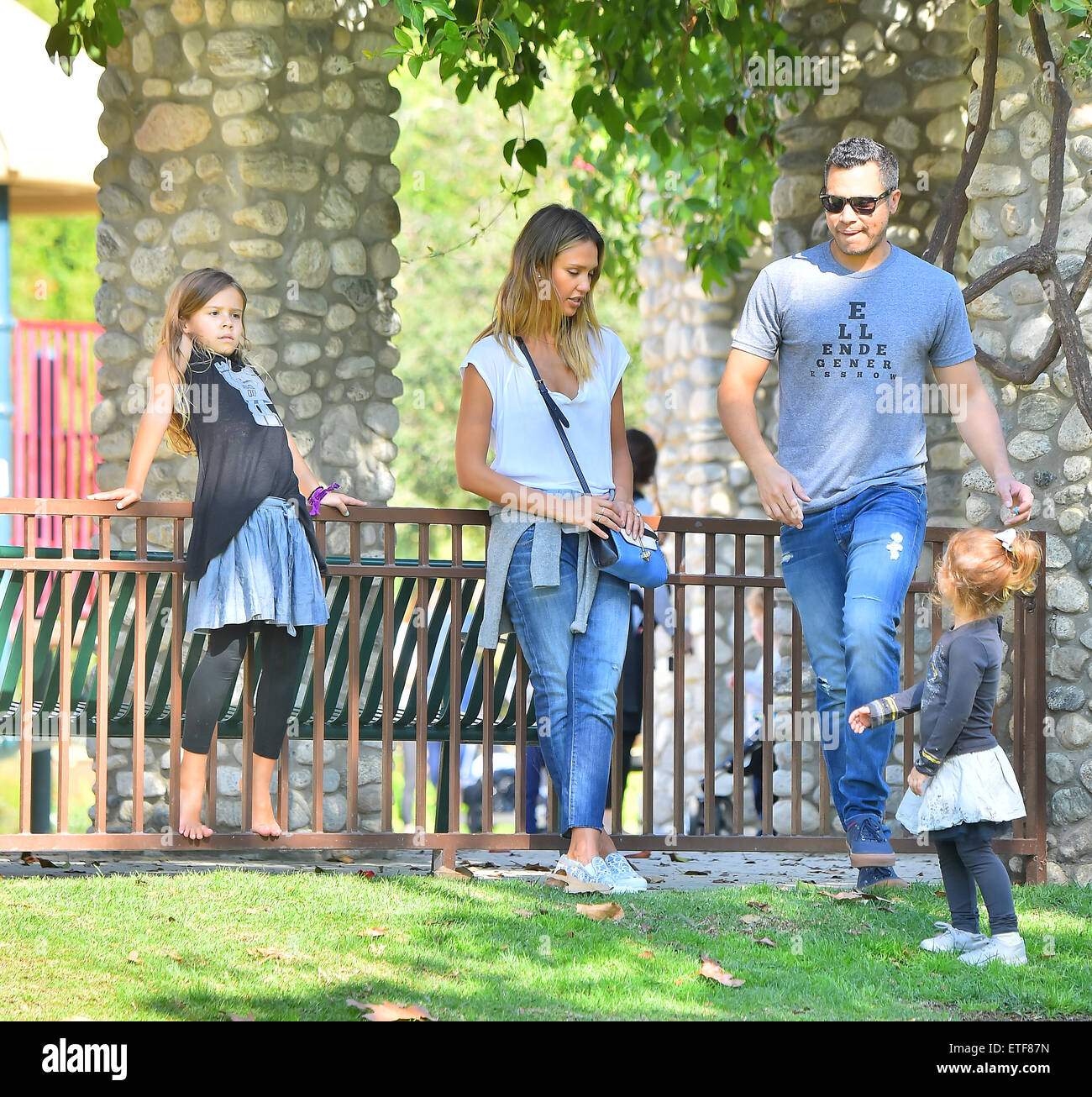 Jessica Alba and Cash Warren take their daughters Honor and Haven to ...
