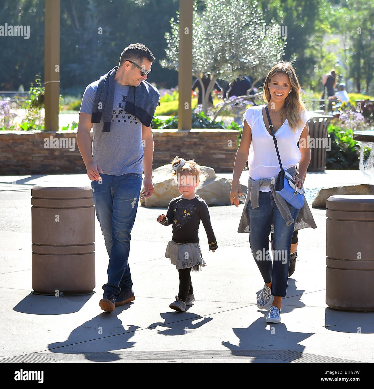 Jessica Alba and Cash Warren take their daughters Honor and Haven to ...