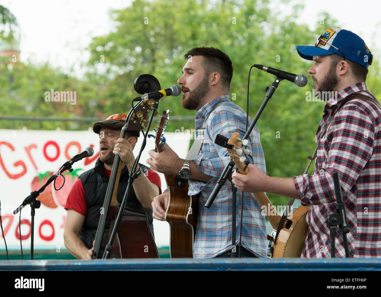 Three piece band hi-res stock photography and images - Alamy