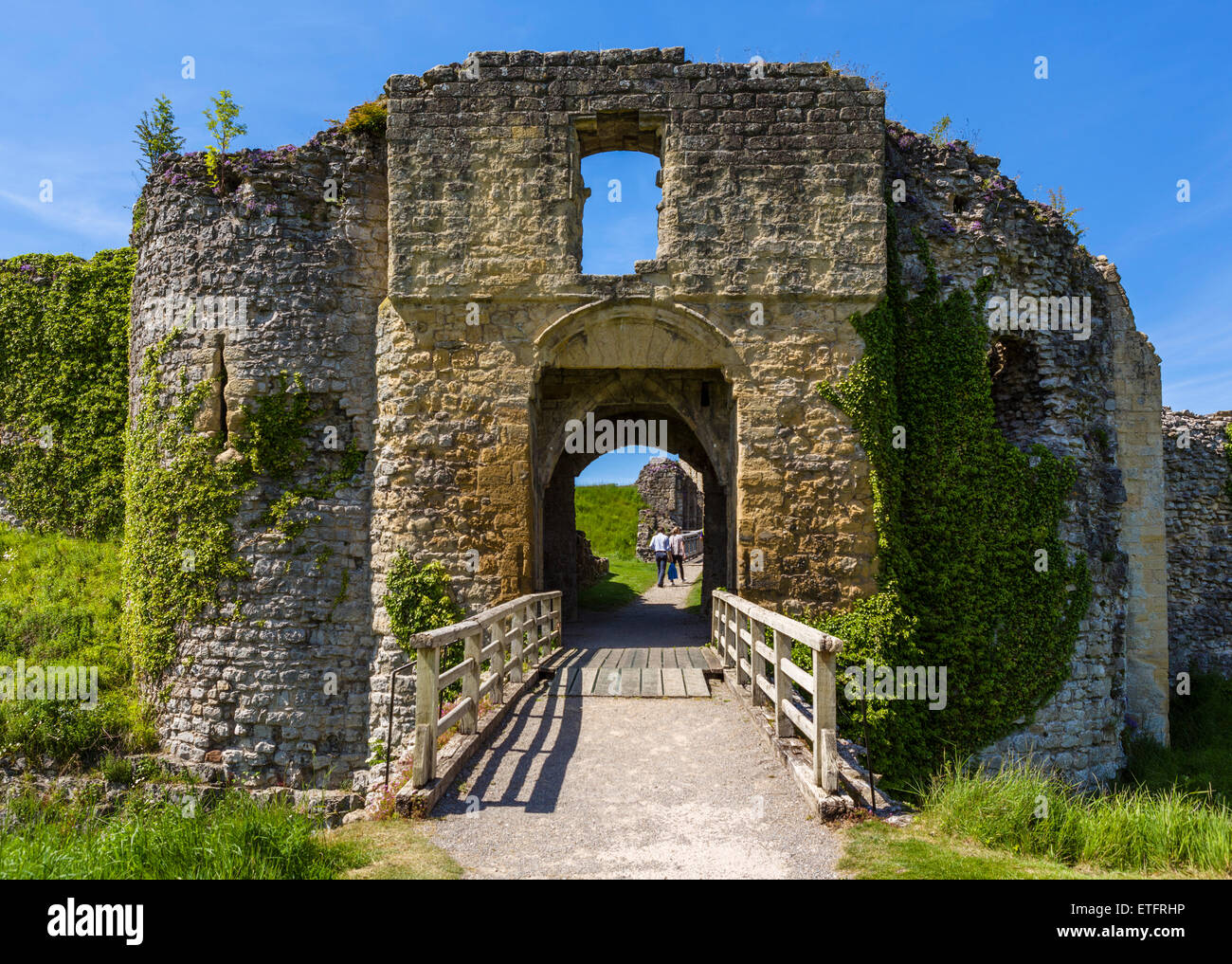 Entrance to the medieval castle ruins hi-res stock photography and ...