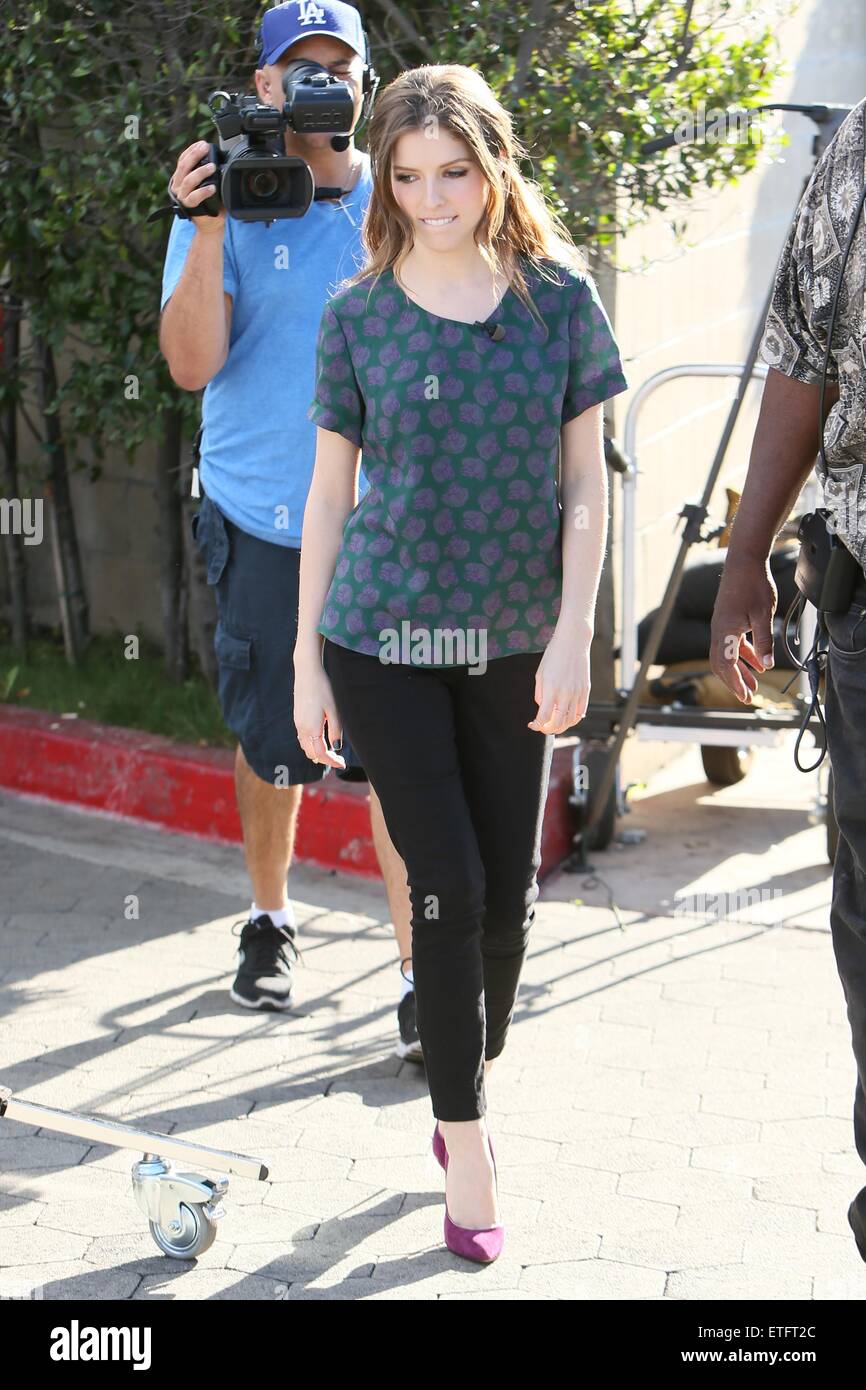 Anna Kendrick Knock Knees