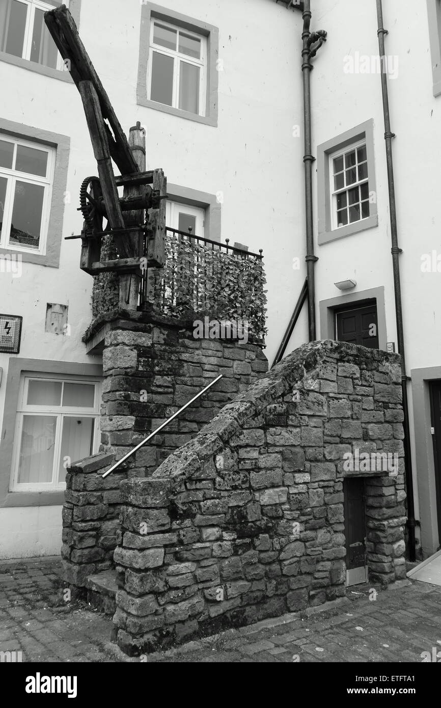 Wooden winch hi-res stock photography and images - Alamy