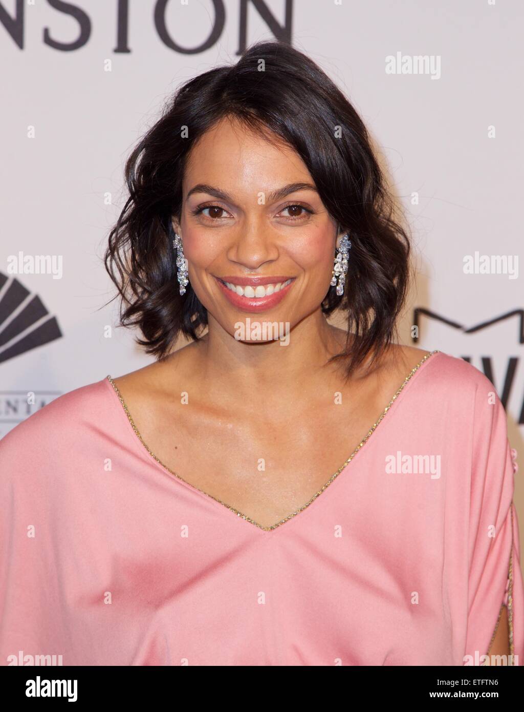Rosario dawson headshot 2015 hi-res stock photography and images - Alamy