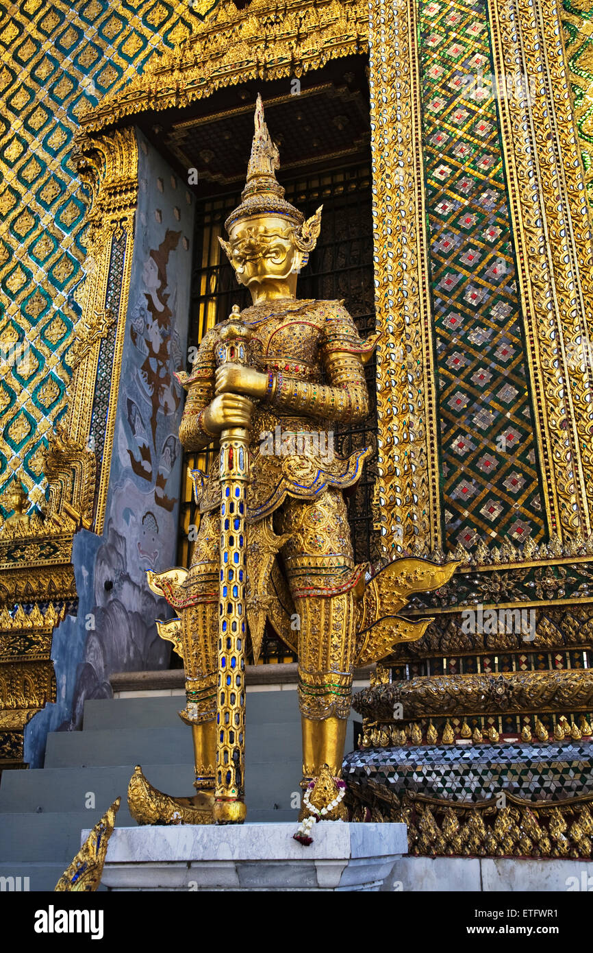 Demon statue hi-res stock photography and images - Alamy