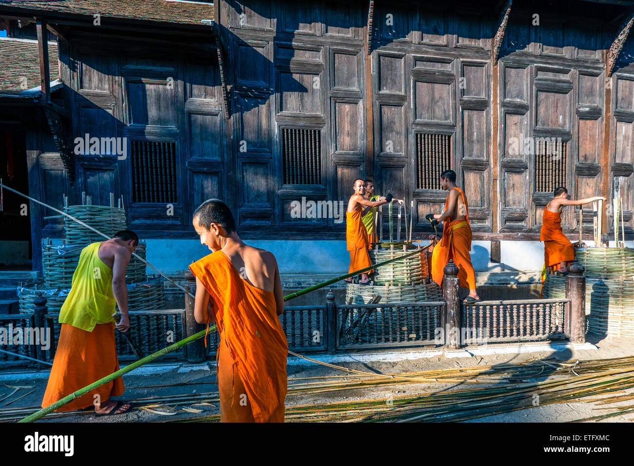 Novice monks working hi-res stock photography and images - Alamy