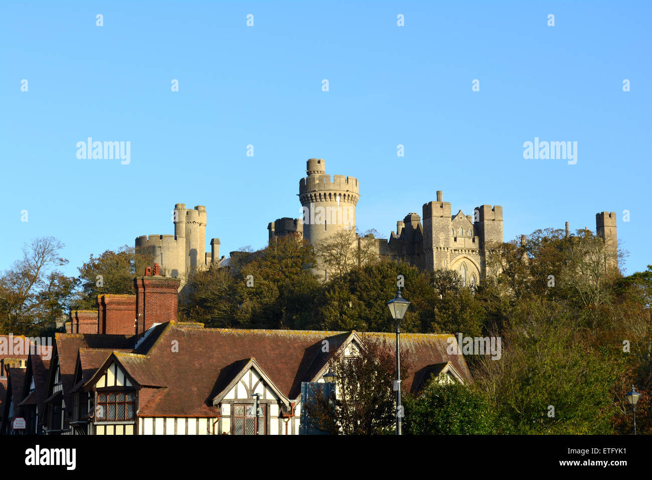 English tudor castle hi-res stock photography and images - Alamy