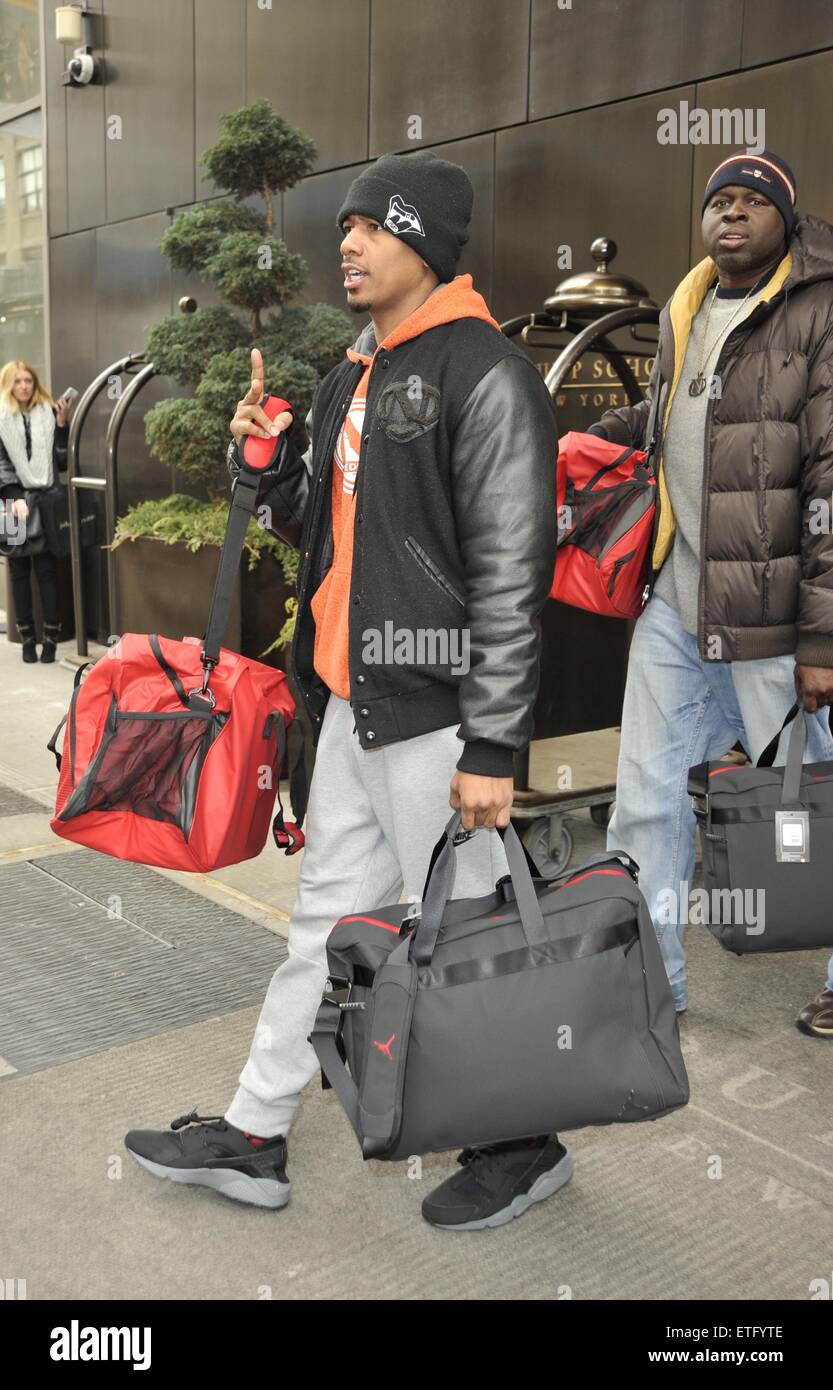Nick Cannon leaving his hotel in Manhattan carrying luggage Featuring ...