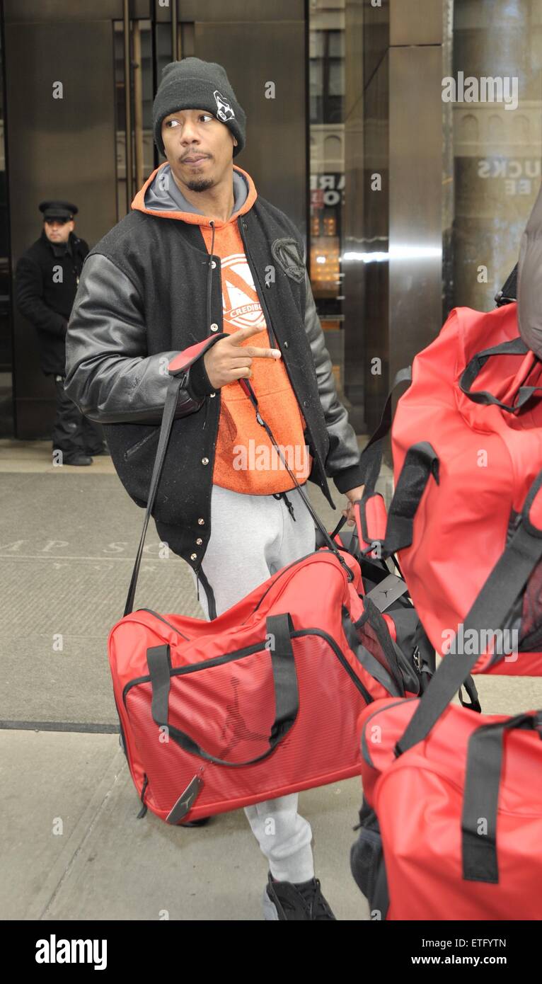 Nick Cannon leaving his hotel in Manhattan carrying luggage Featuring ...
