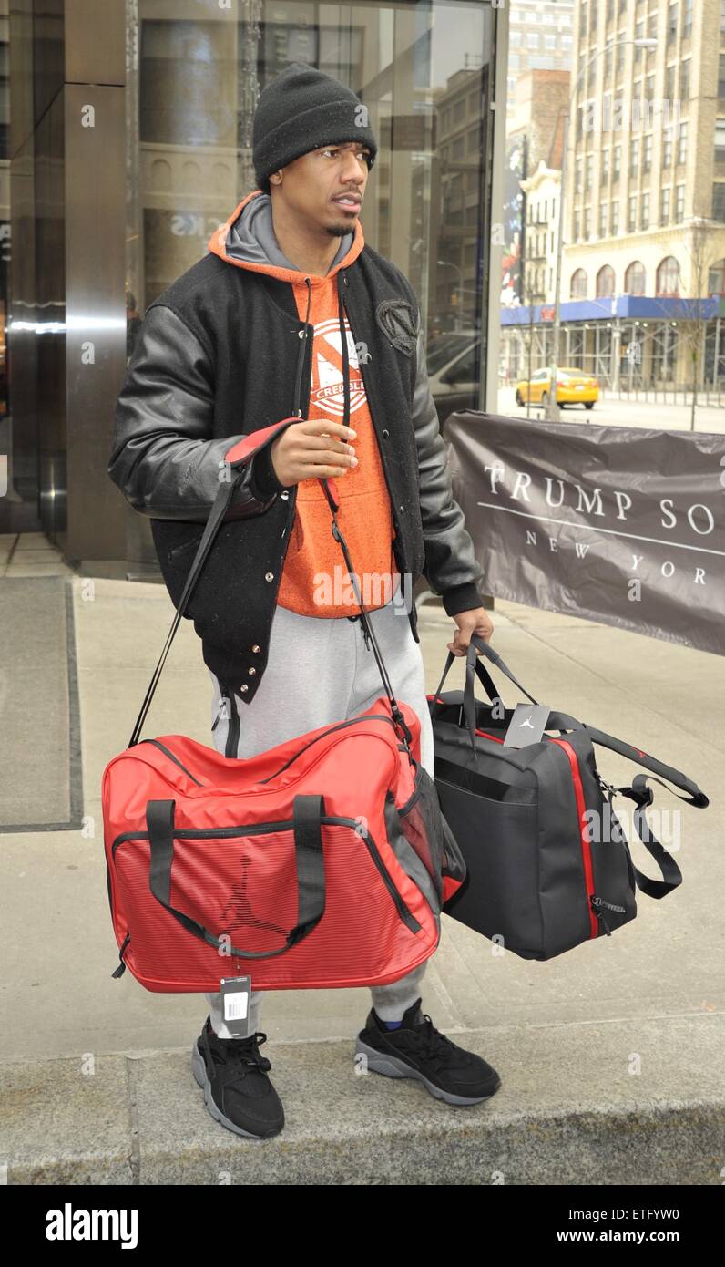 Nick Cannon leaving his hotel in Manhattan carrying luggage Featuring ...