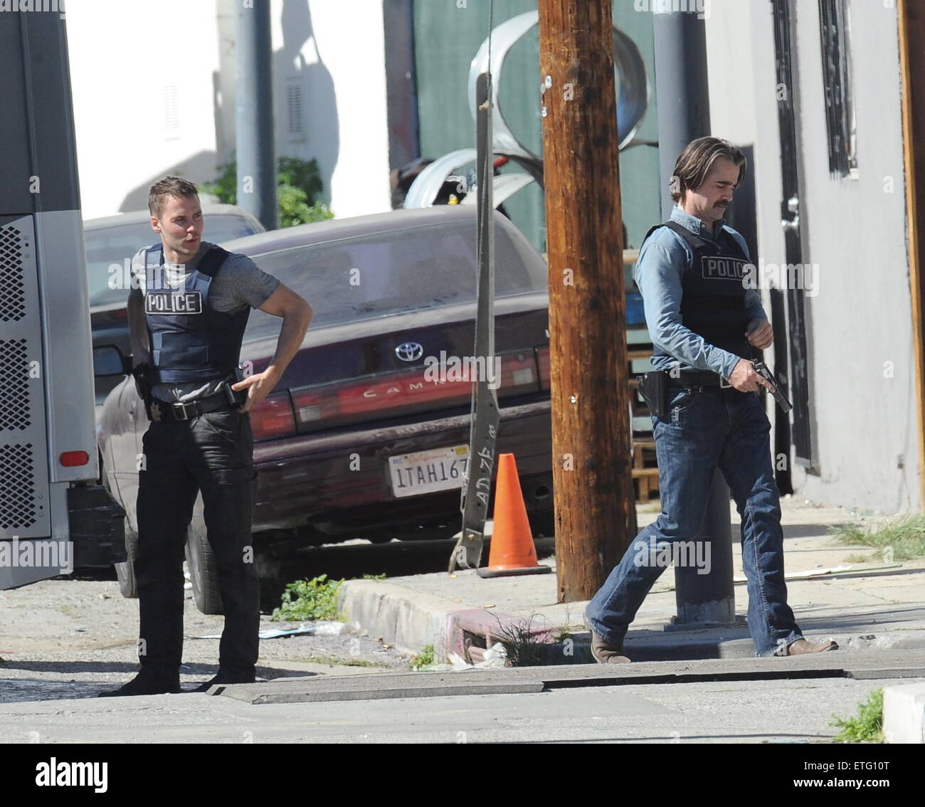 Actor Colin Farrell draws his gun in an action scene for 'True ...