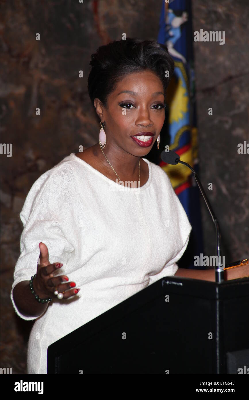 British singer-songwriter Estelle illuminates the Empire State Building ...