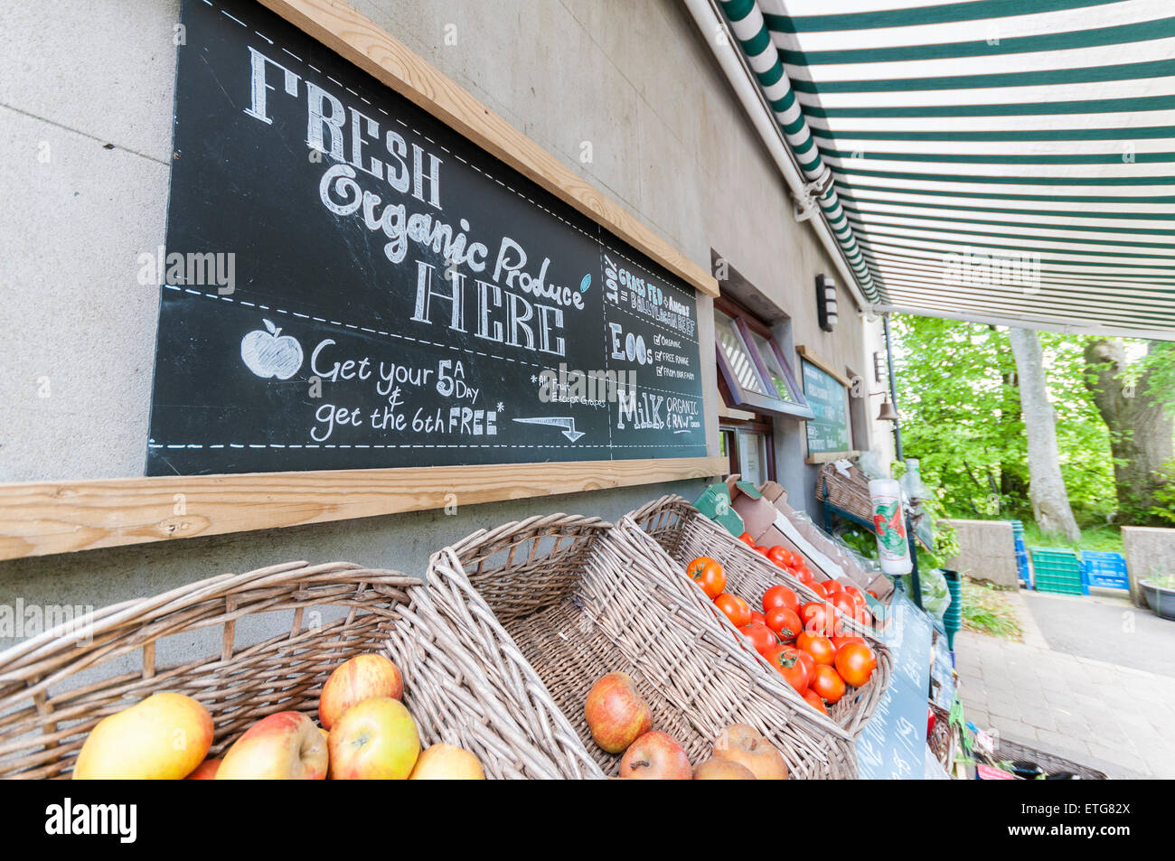 Fruit on store shelves hi-res stock photography and images - Alamy