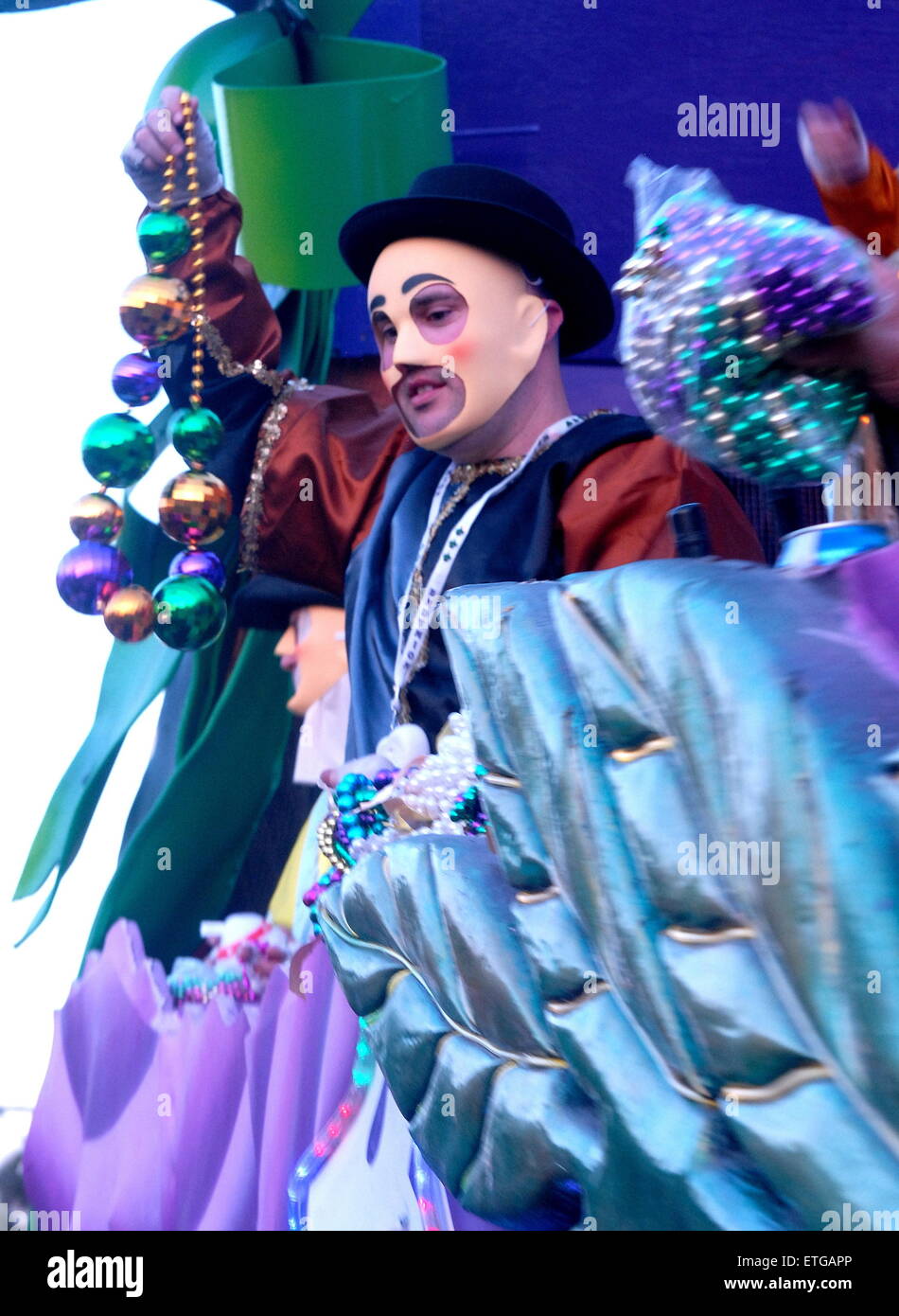 Super Krewe of Endymion rolls on the Mid-City route during Mardi Gras ...