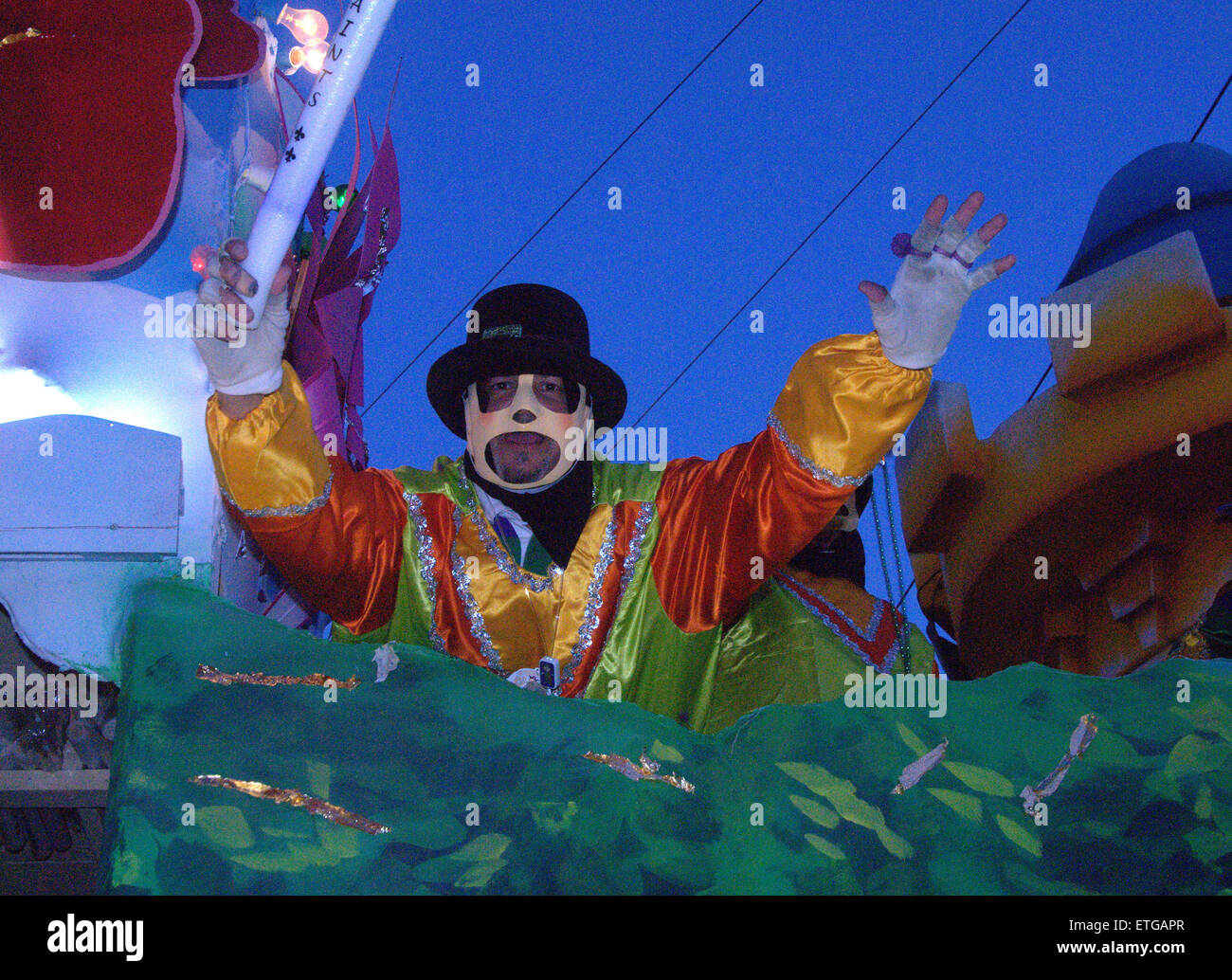 Super Krewe of Endymion rolls on the Mid-City route during Mardi Gras ...