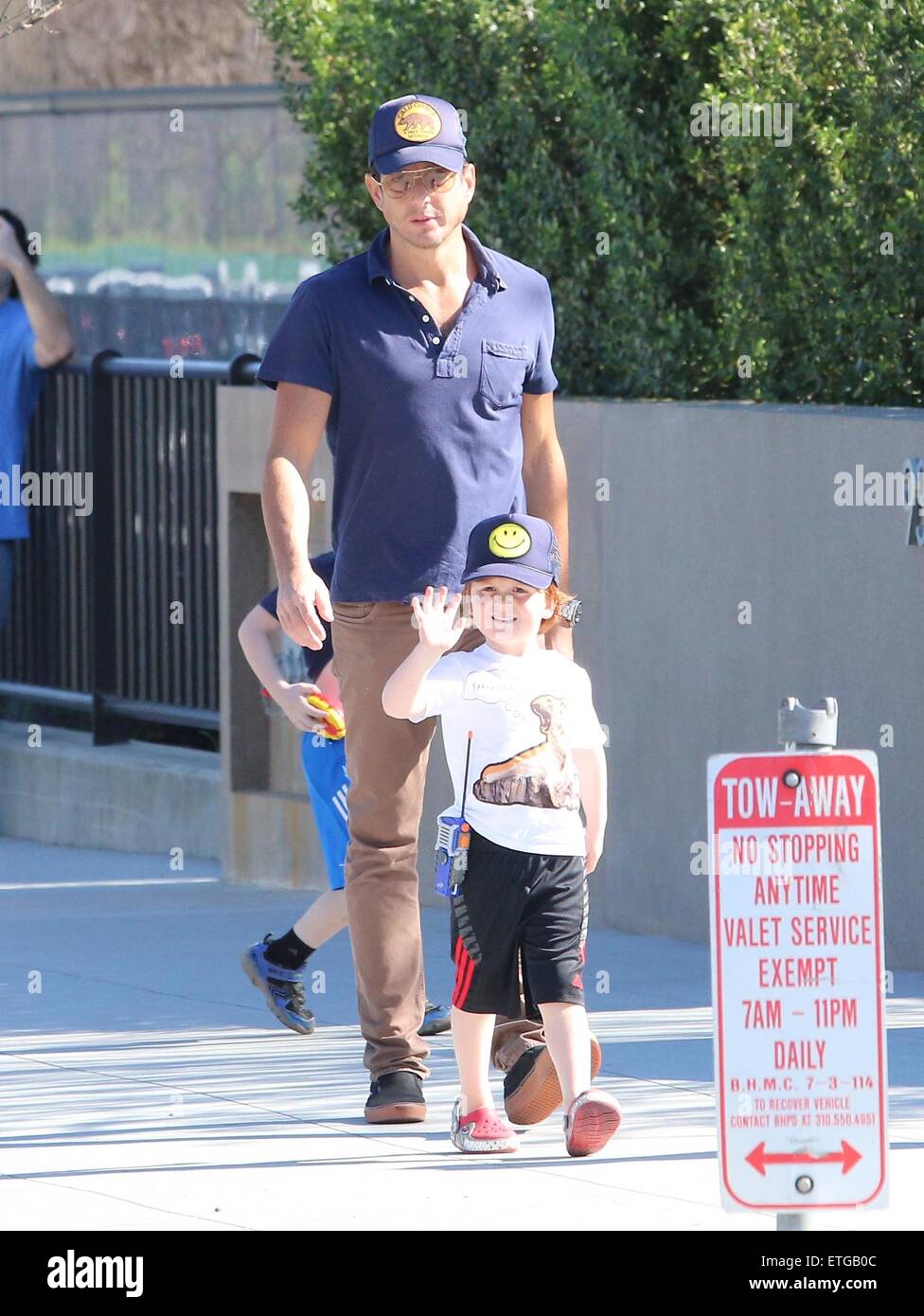 Will Arnett takes his boys Archie and Abel, to the Farmers Market in ...