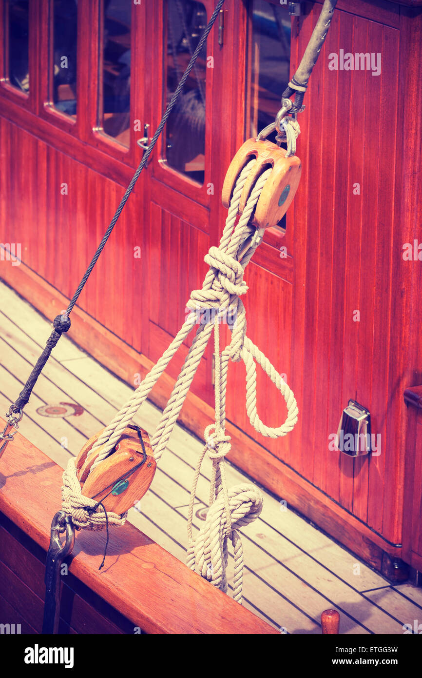 Block and tackle hi-res stock photography and images - Alamy