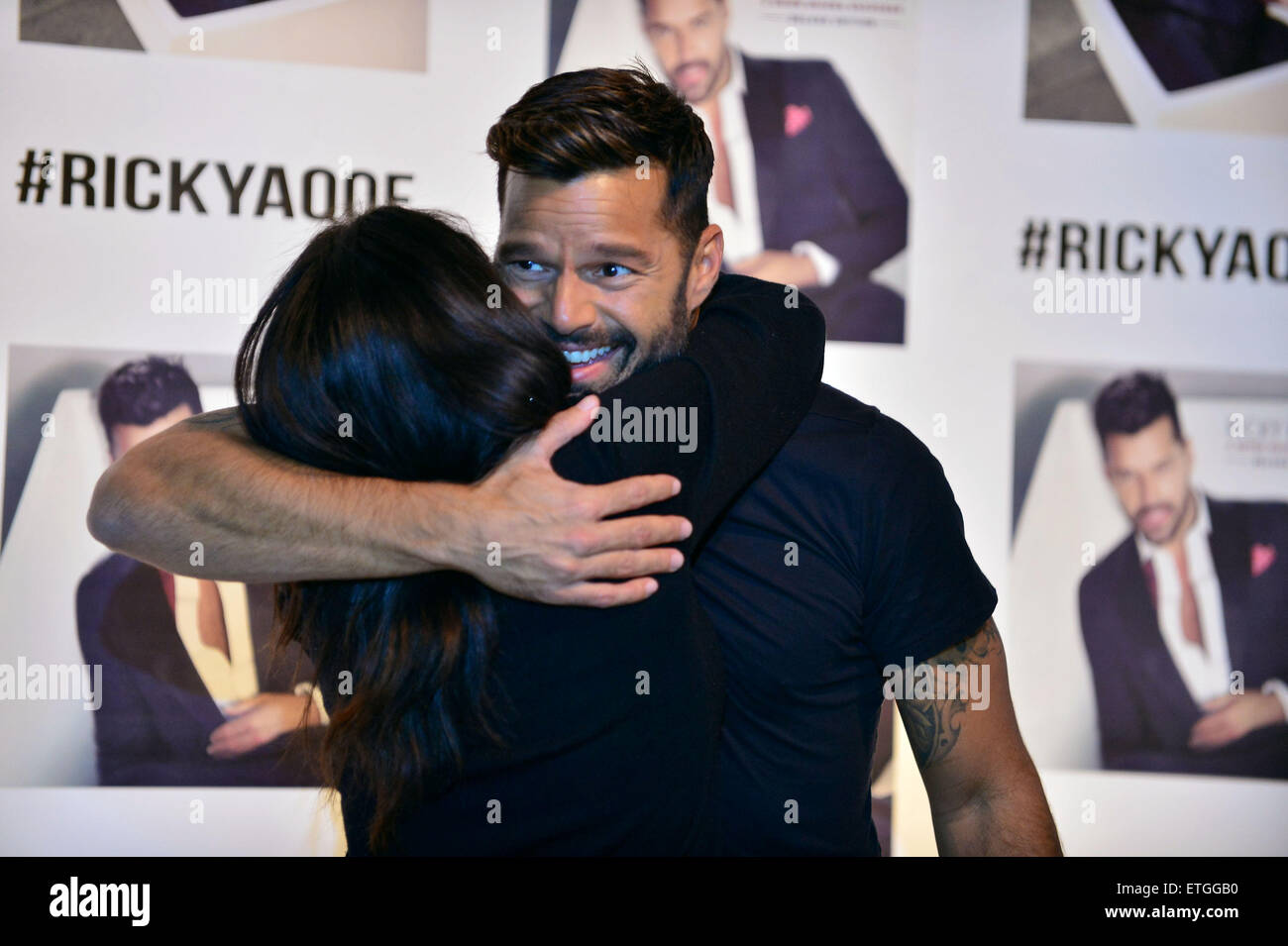 Ricky Martin meets and greets fans at BrandsMart USA signing his new CD ...