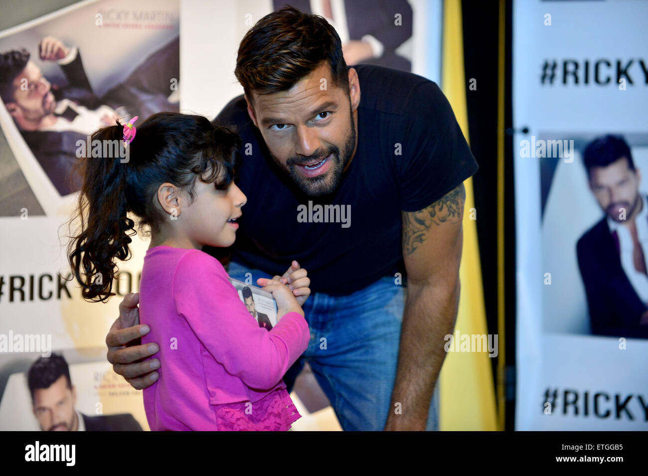 Ricky Martin meets and greets fans at BrandsMart USA signing his new CD ...