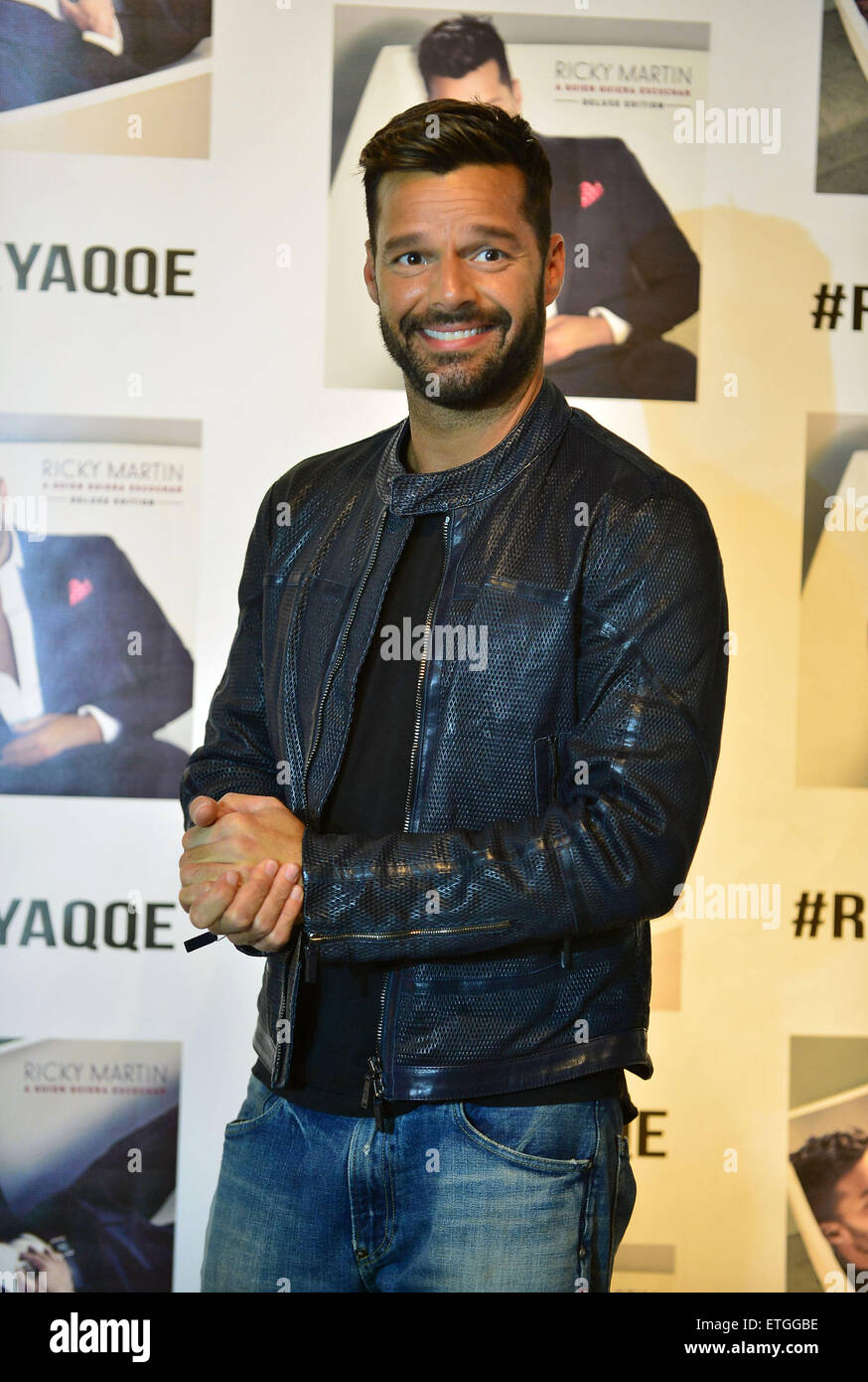 Ricky Martin meets and greets fans at BrandsMart USA signing his new CD ...