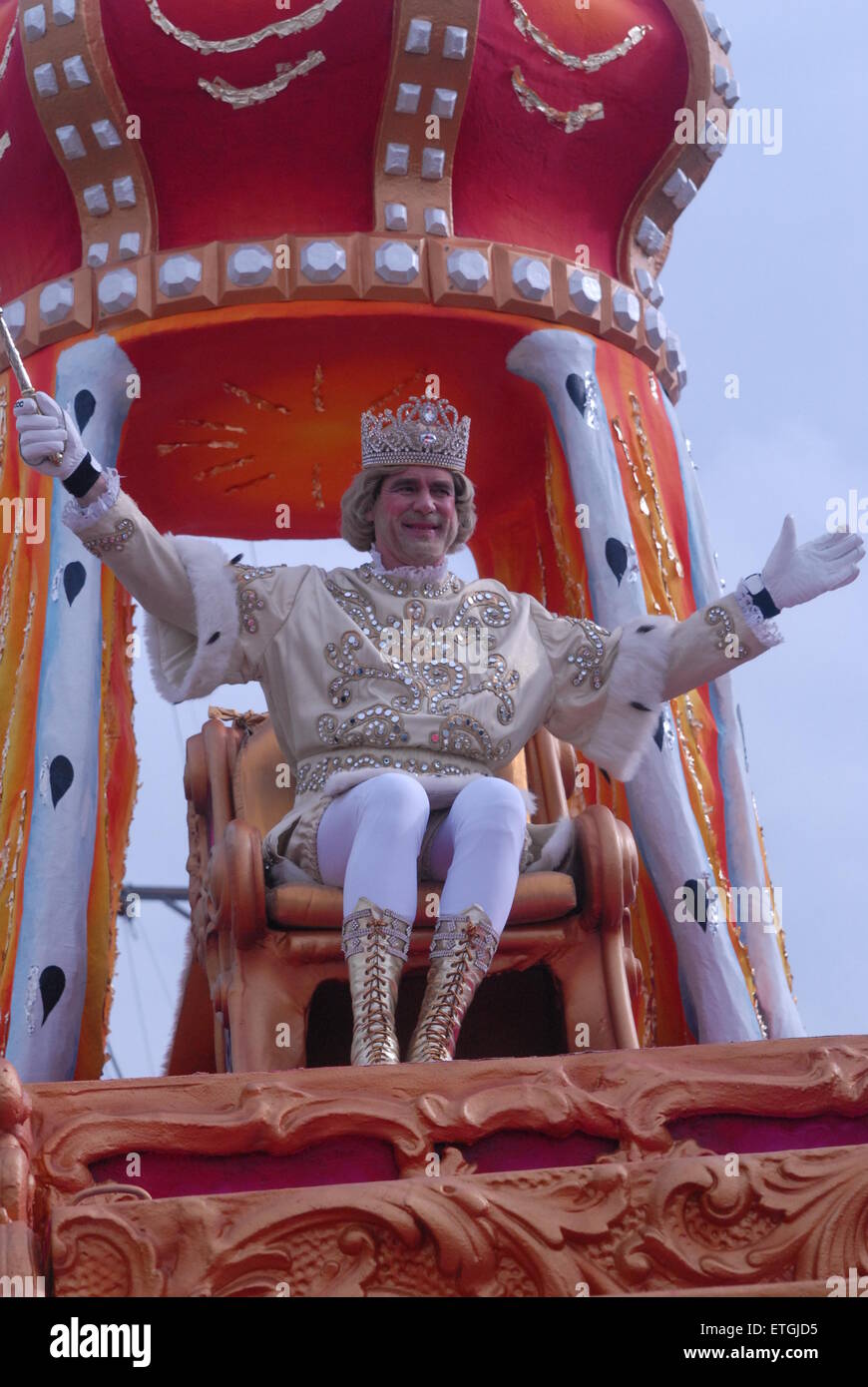 Mardi Gras 2015 - Rex, King of Carnival readys his float and Krewe for ...