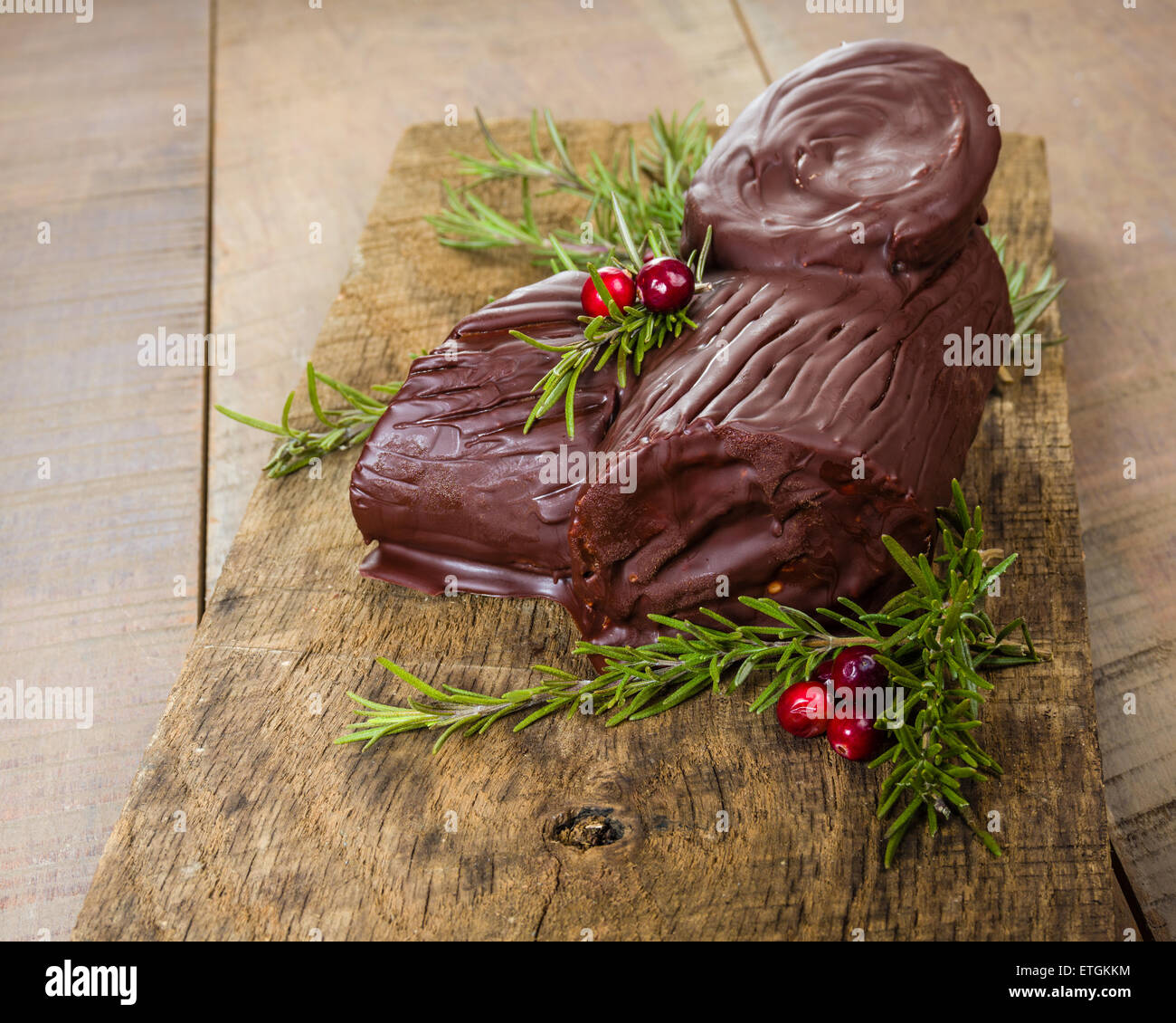 Yule log cake hi-res stock photography and images - Alamy