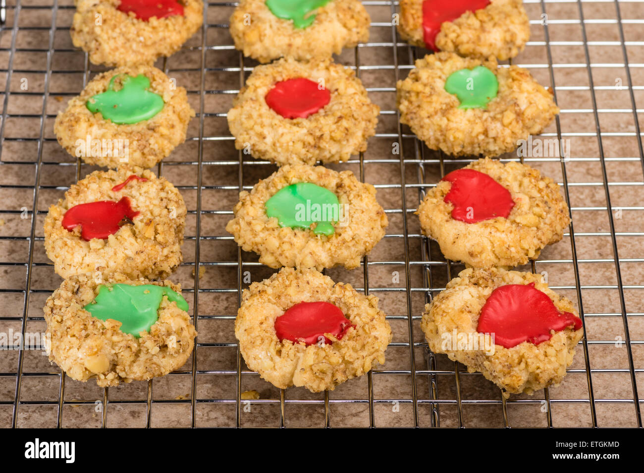 Cookies cooling on rack hi-res stock photography and images - Alamy