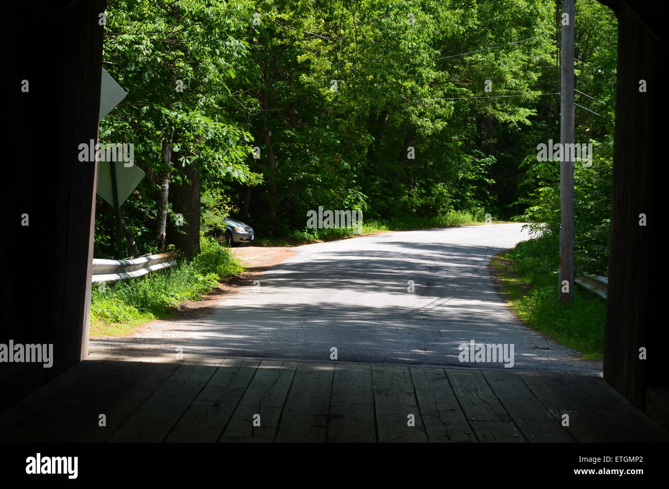 Country road wooden bridge hi-res stock photography and images - Alamy