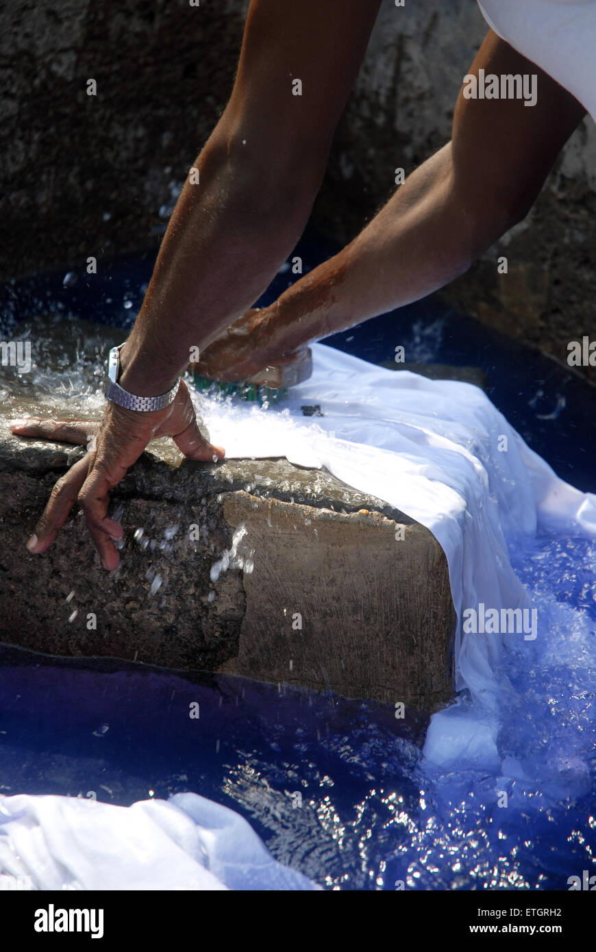 Men washing clothes at Mahalaxmi Dhobi Ghat open air laundromat, Mumbai ...