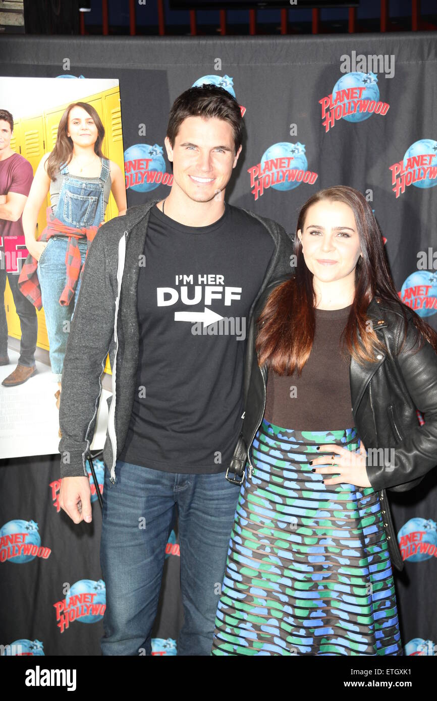 Mae Whitman And Robbie Amell