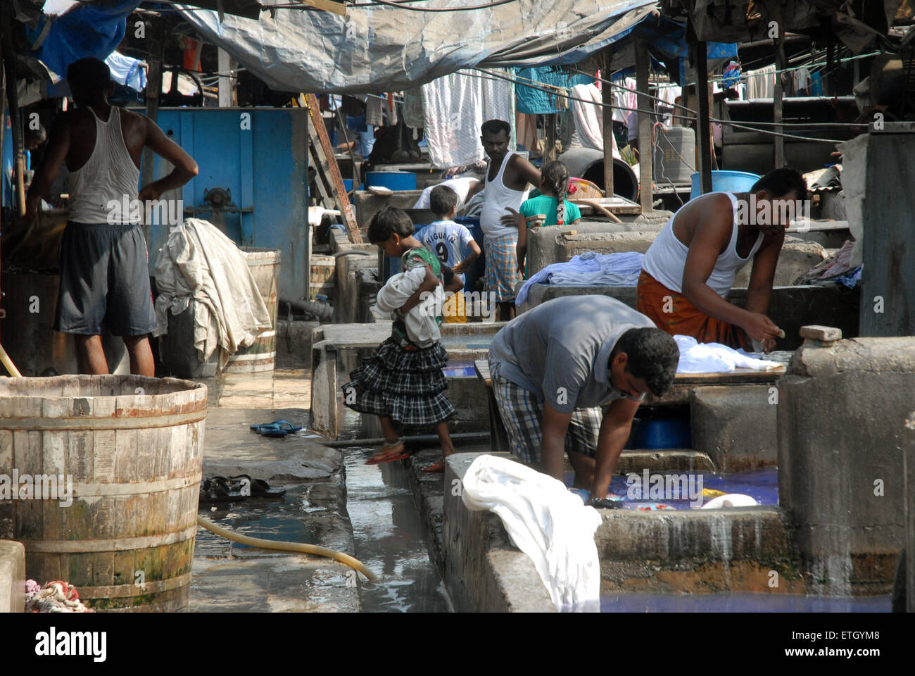 Men washing clothes at Mahalaxmi Dhobi Ghat open air laundromat, Mumbai ...
