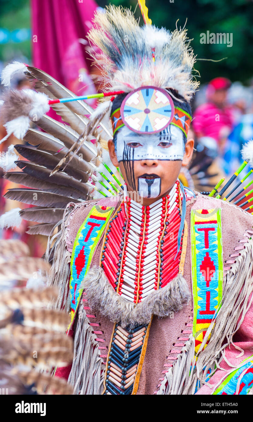 Native American with traditional costume participates at the festival ...