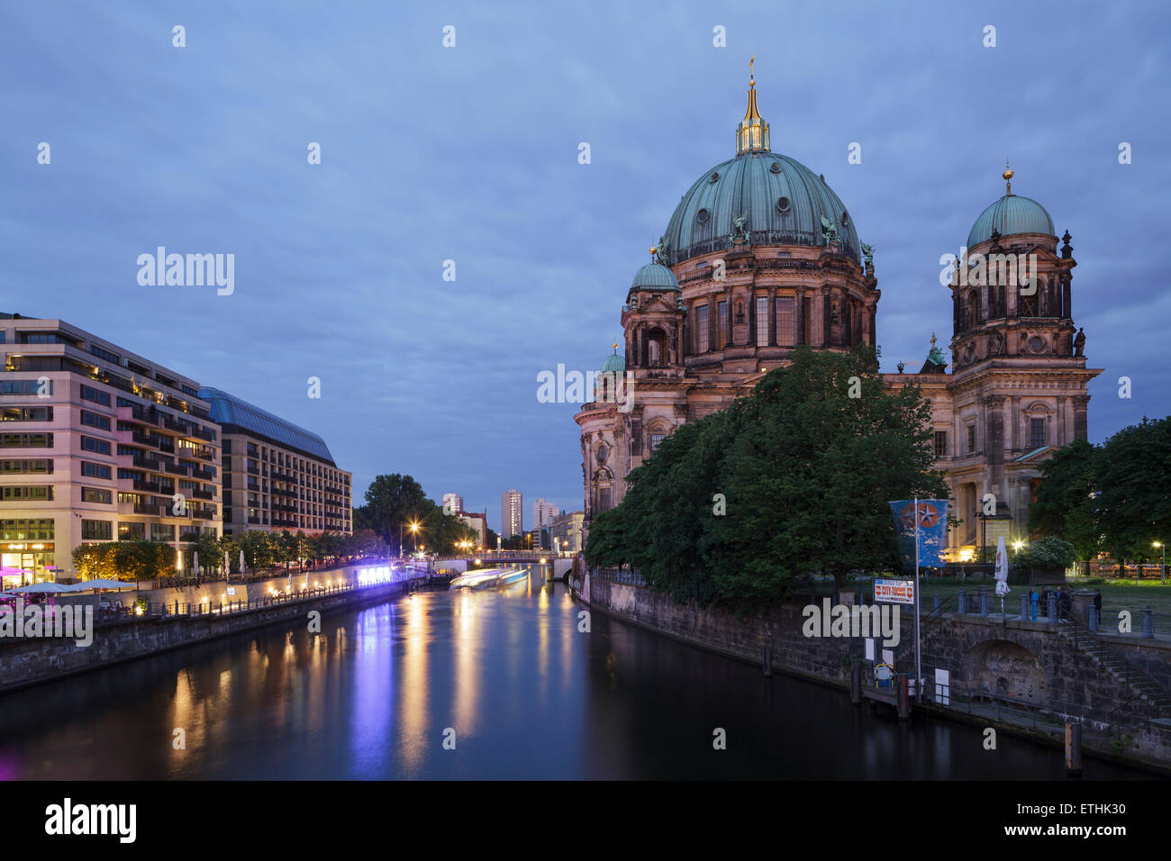 Berliner dom spree river hi-res stock photography and images - Alamy