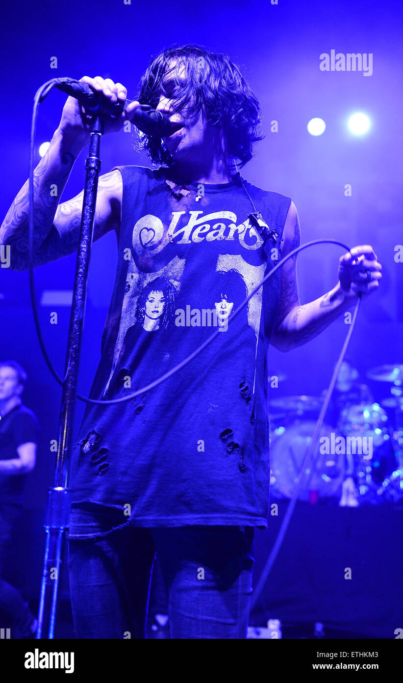 Sleeping sirens performing on ptv hi-res stock photography and images ...