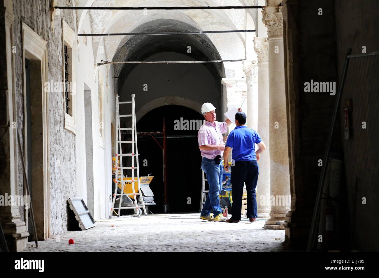 Medieval construction workers hi-res stock photography and images - Alamy
