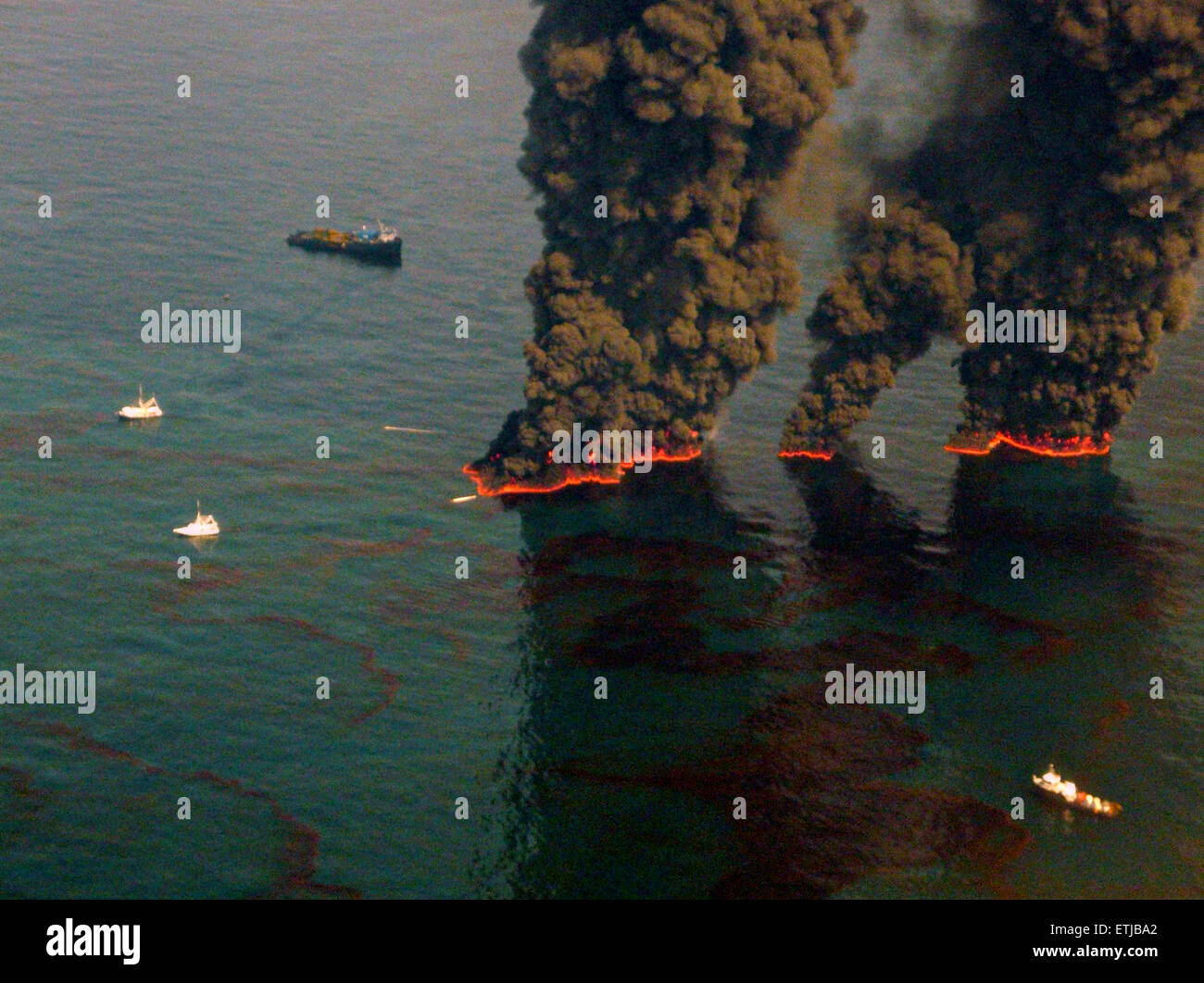 Deepwater horizon explosion 2010 hi-res stock photography and images ...