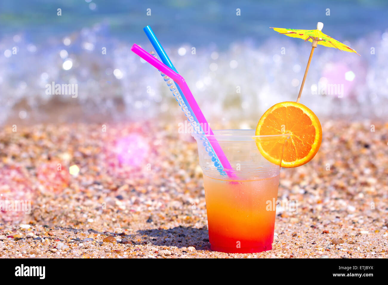 Summer beach cocktail hi-res stock photography and images - Alamy