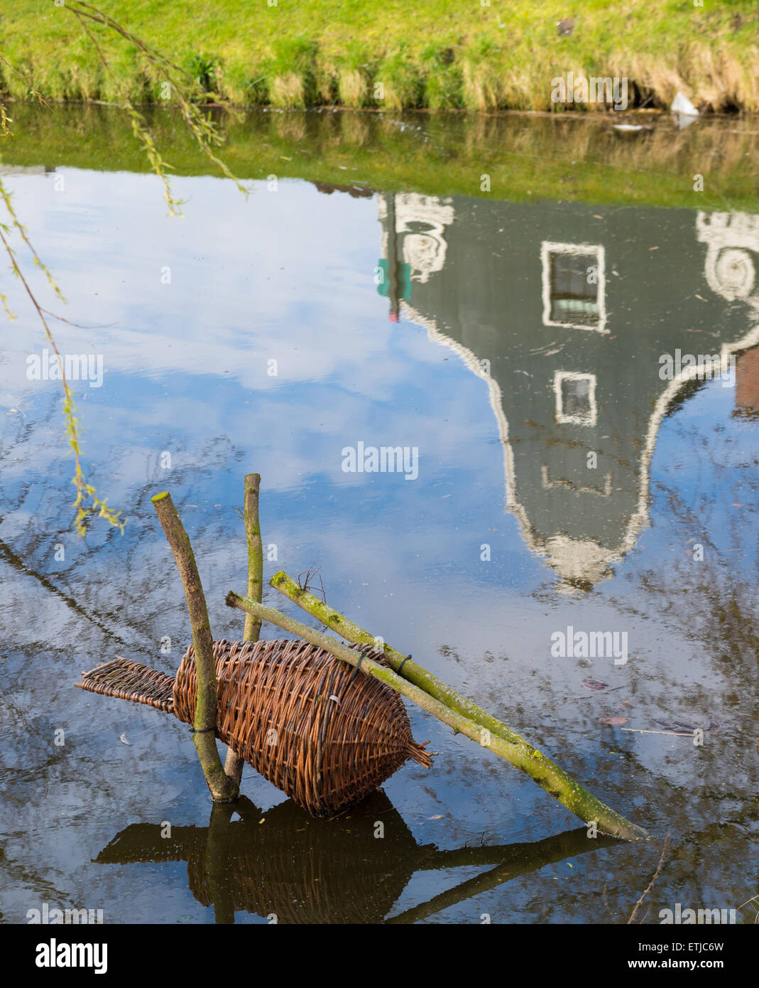 Reed construction hi-res stock photography and images - Alamy