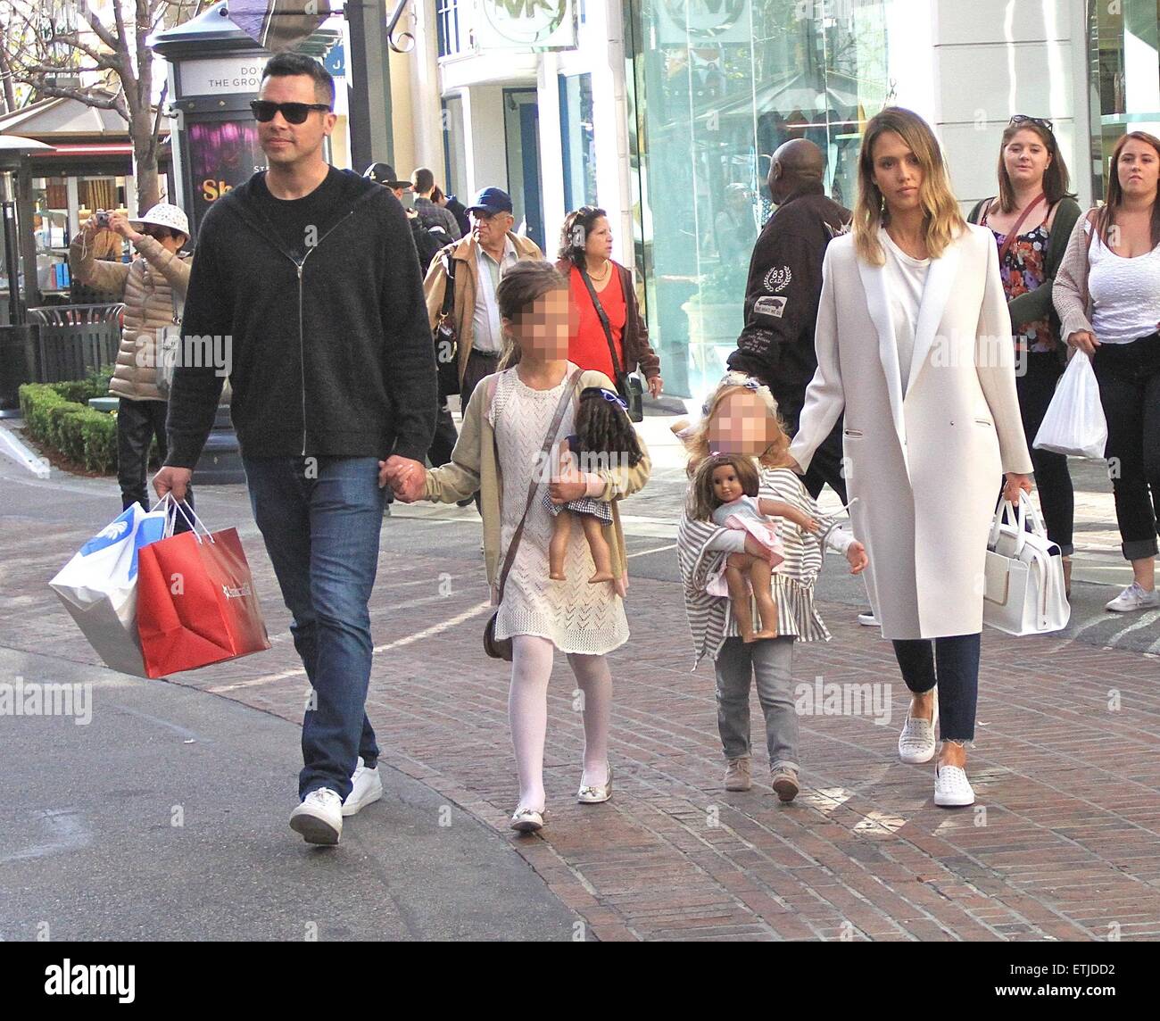 Jessica Alba and her husband Cash Warren take their daughters shopping ...