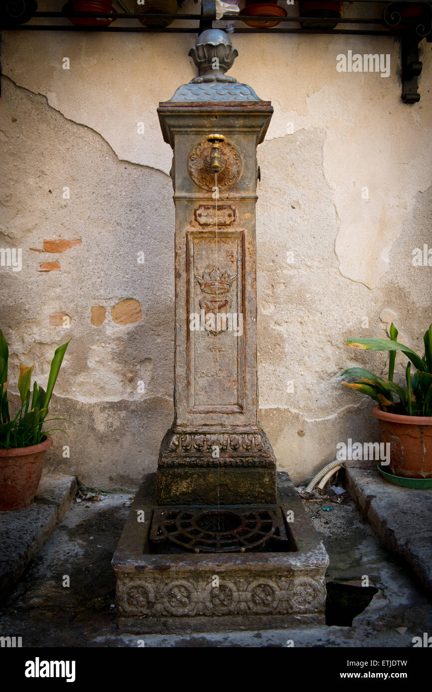 Communal Water Tap. Cefalu, Sicily Stock Photo - Alamy