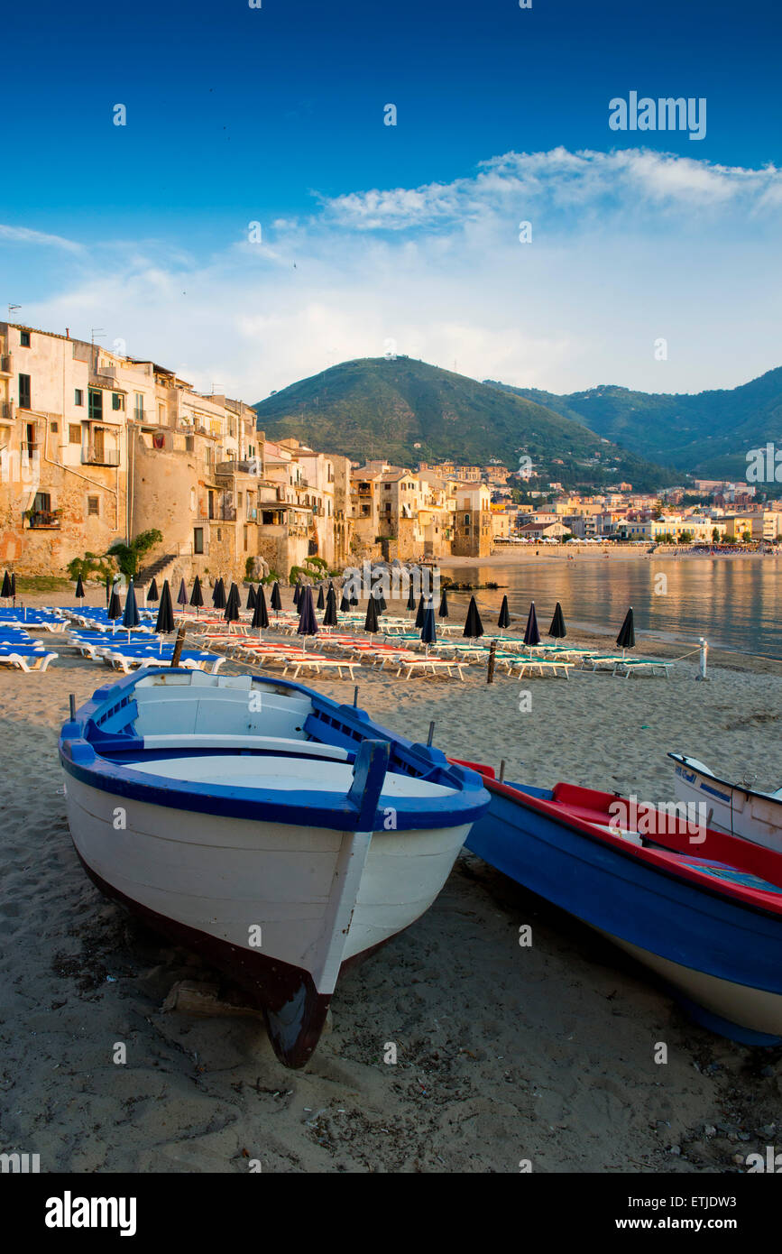 View of the old town. Cefalu, Sicily Stock Photo - Alamy