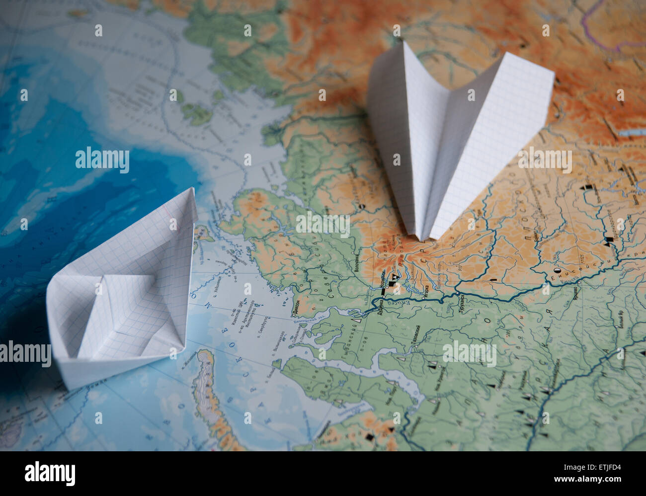 Map paper airplane hi-res stock photography and images - Alamy